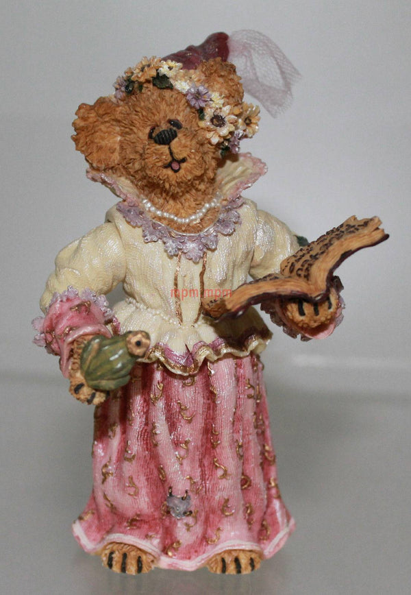 Princess Aneeda Knight...Kiss and Tell-Boyds Resin Shoe Box Bears #322 - THE BOYDS BEARS STORE