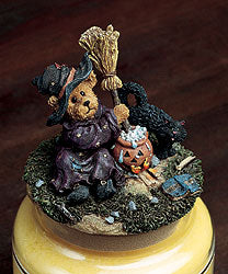 Griselda and Scardy Cat...Something Brewin'-Boyds Bears Candle Topper ...
